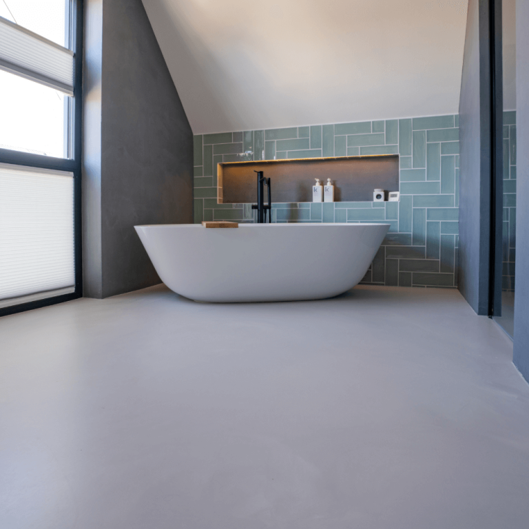 Gietvloer in de badkamer leggen? Geschikt voor vloerverwarming!